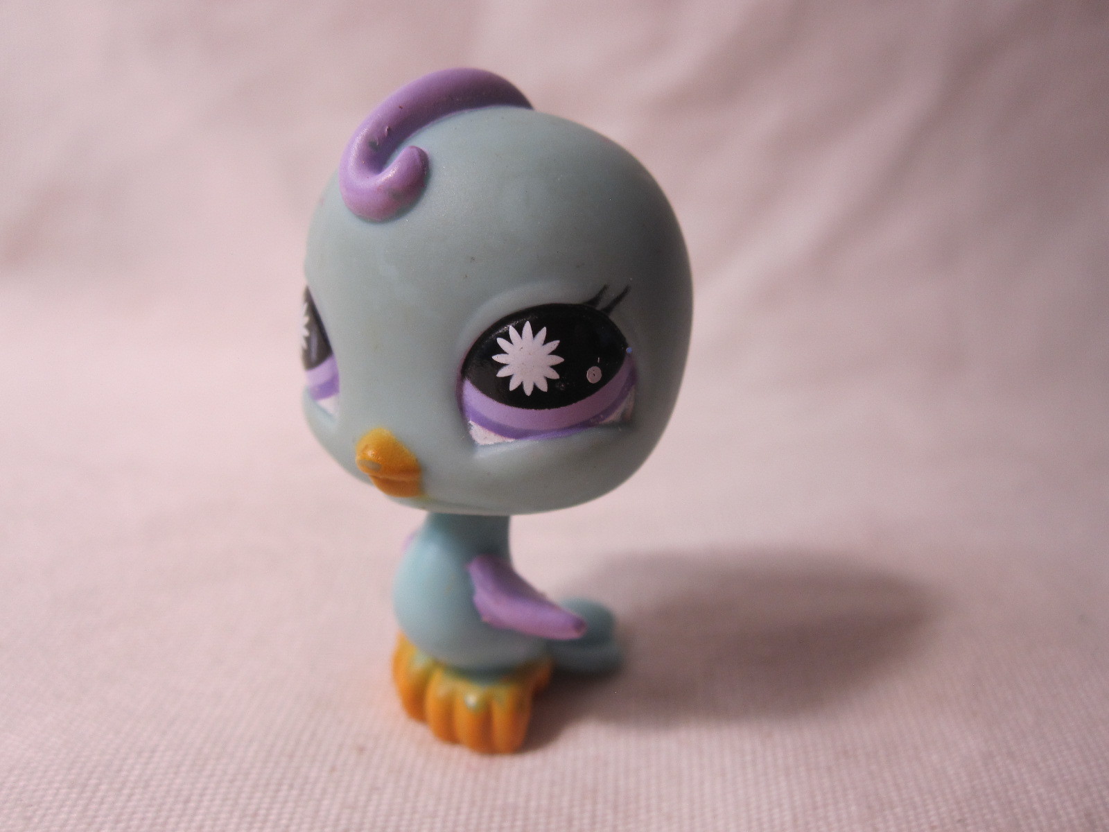 Littlest Pet Shop figure #930: Aqua Purple Curl Sparrow Bird - Action ...