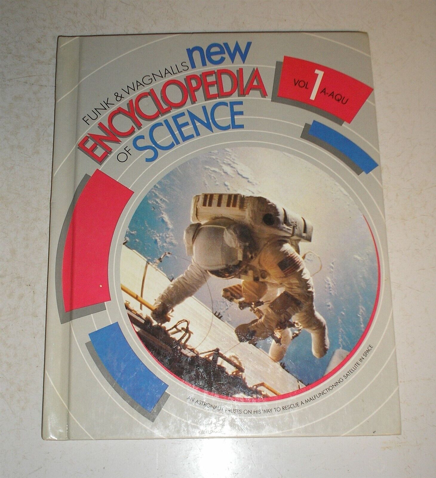 Funk & Wagnalls New Encyclopedia Of Science Vol 1 A - AQU - Books