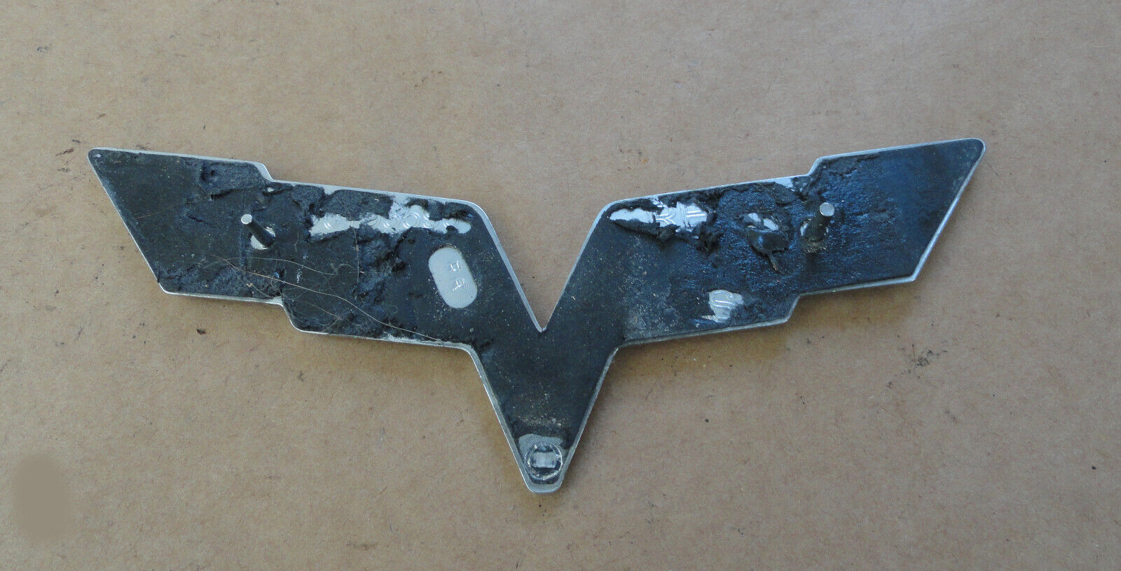 05-08 LS2 LS3 LS7 Corvette Bumper Cover Emblem REAR 05719 - Emblems