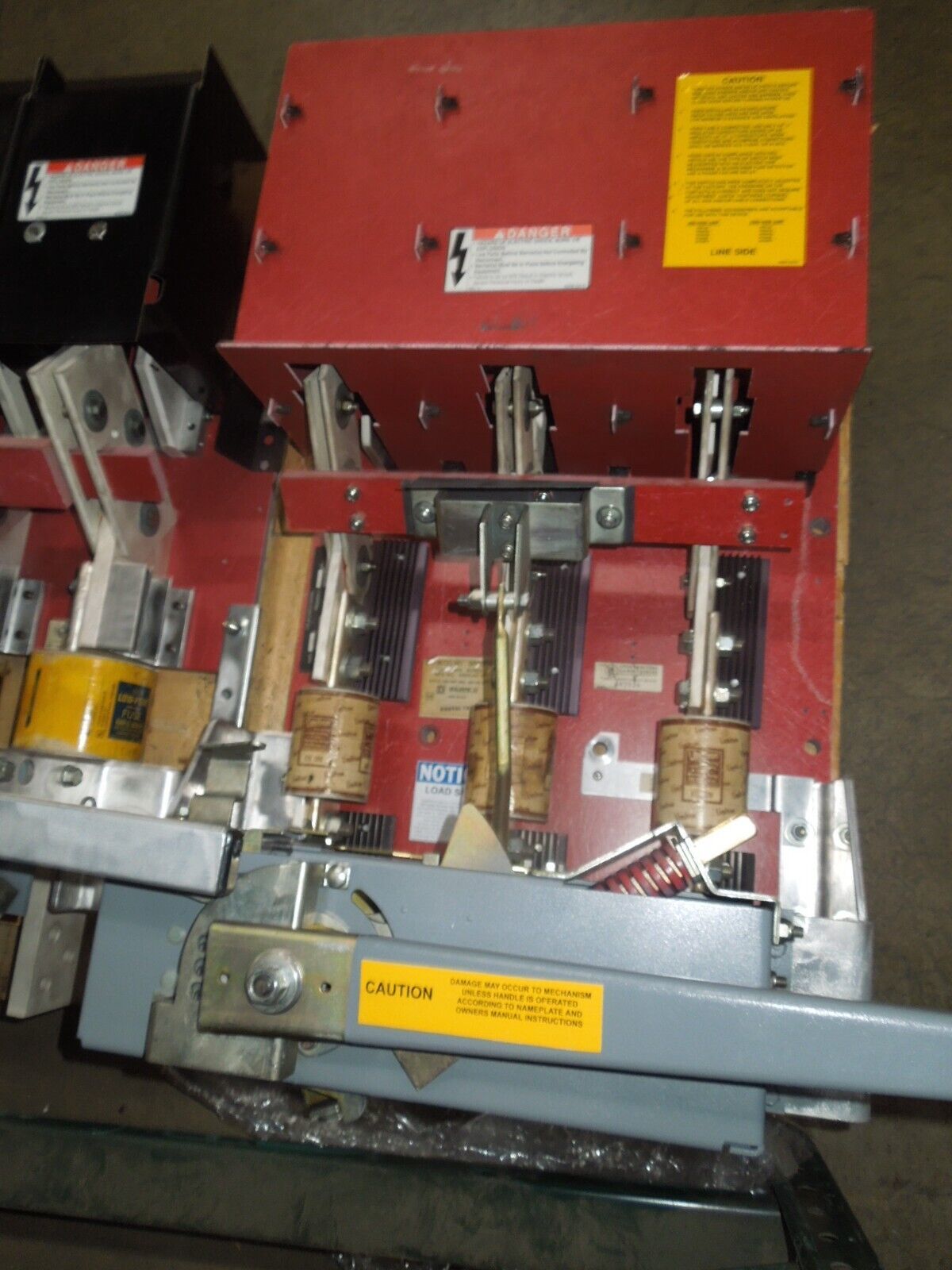 Square D Type BP BPO3616I 1600A 3ph 600V Red Back Base Switch Inverted ...