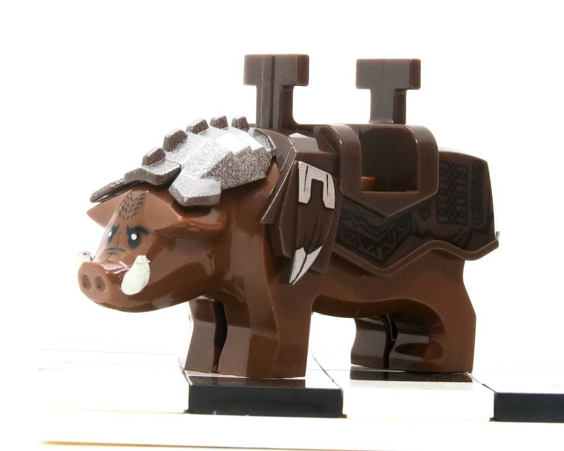 The Hobbit Iron Hills Dwarf Warrior on War Boar Minifigures Weapons ...