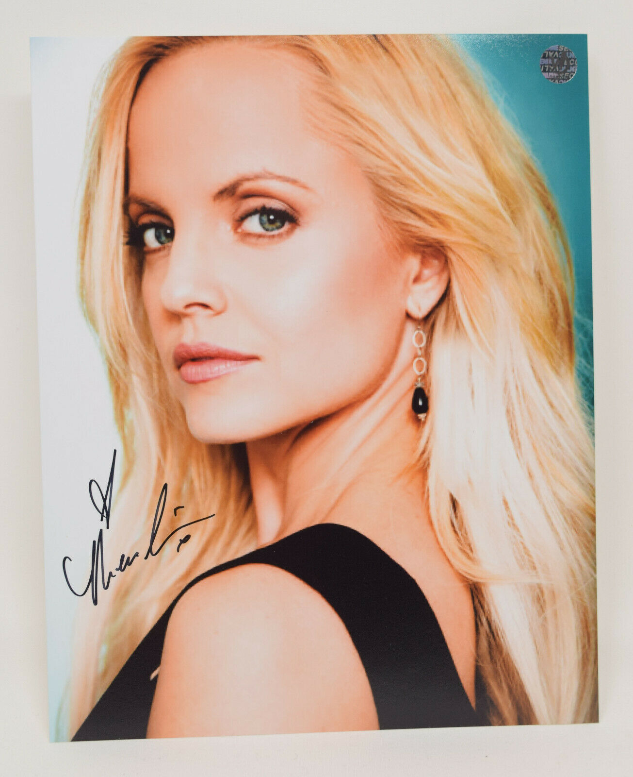 Mena Suvari portrait Signed Photo 8 x 10 COA - Celebrities