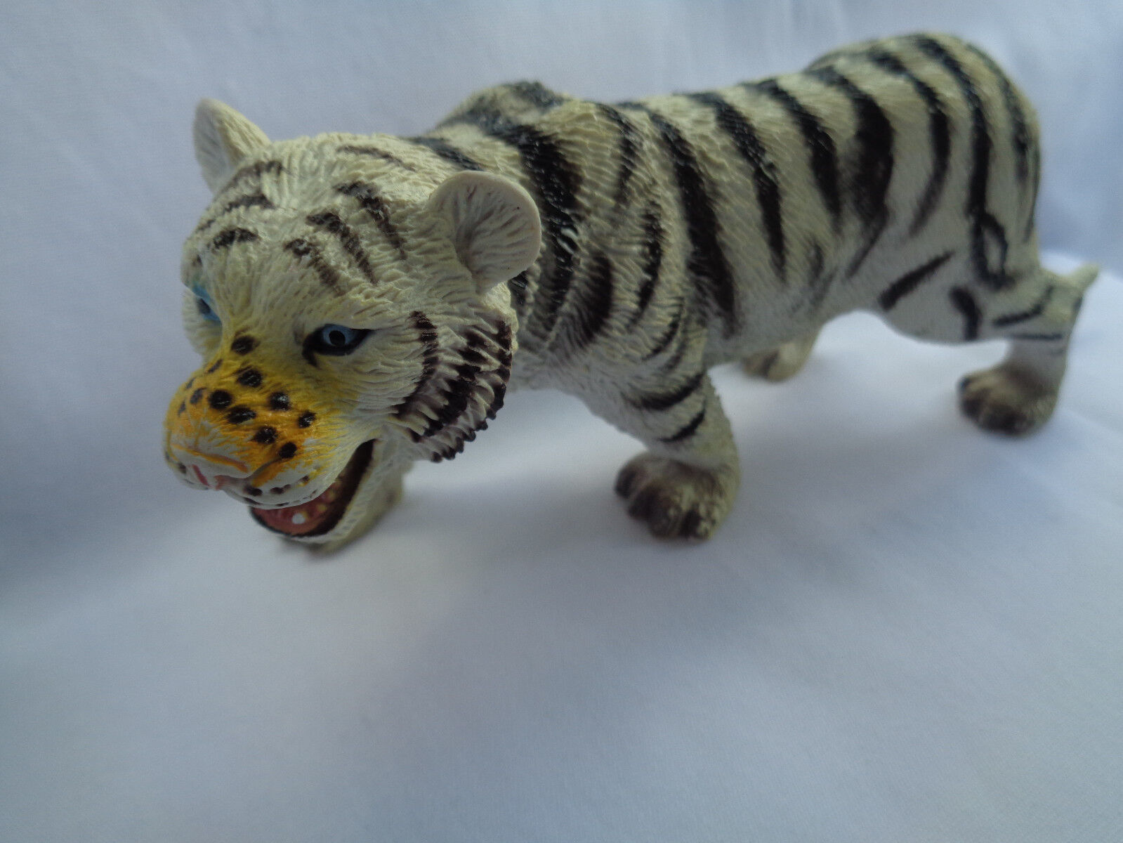 2006 Toy Major Trading White Tiger PVC Figure - Tigers