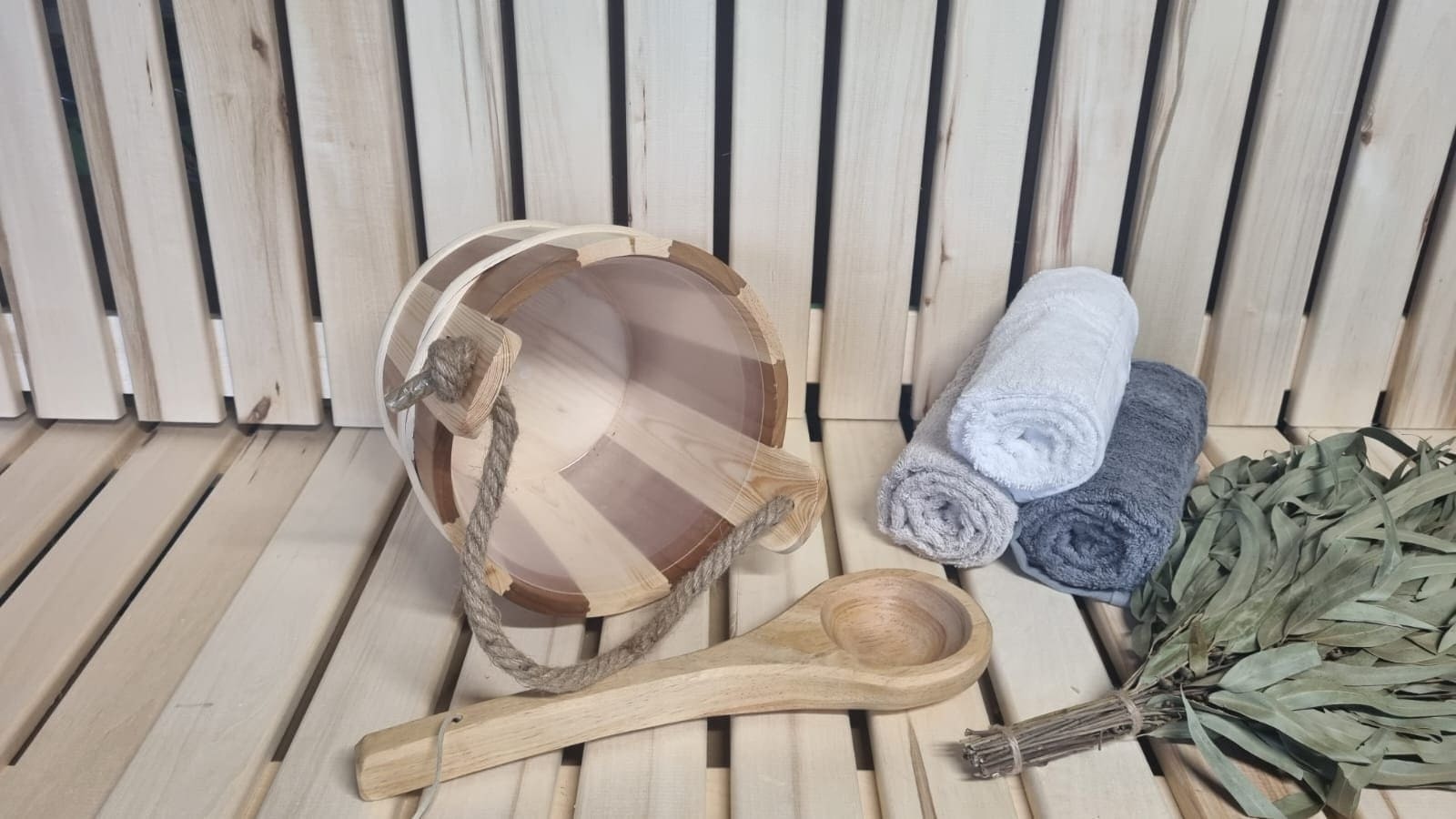 Sauna Harmony: 4-Liter Wooden Bucket with Plastic Insert and Wooden ...