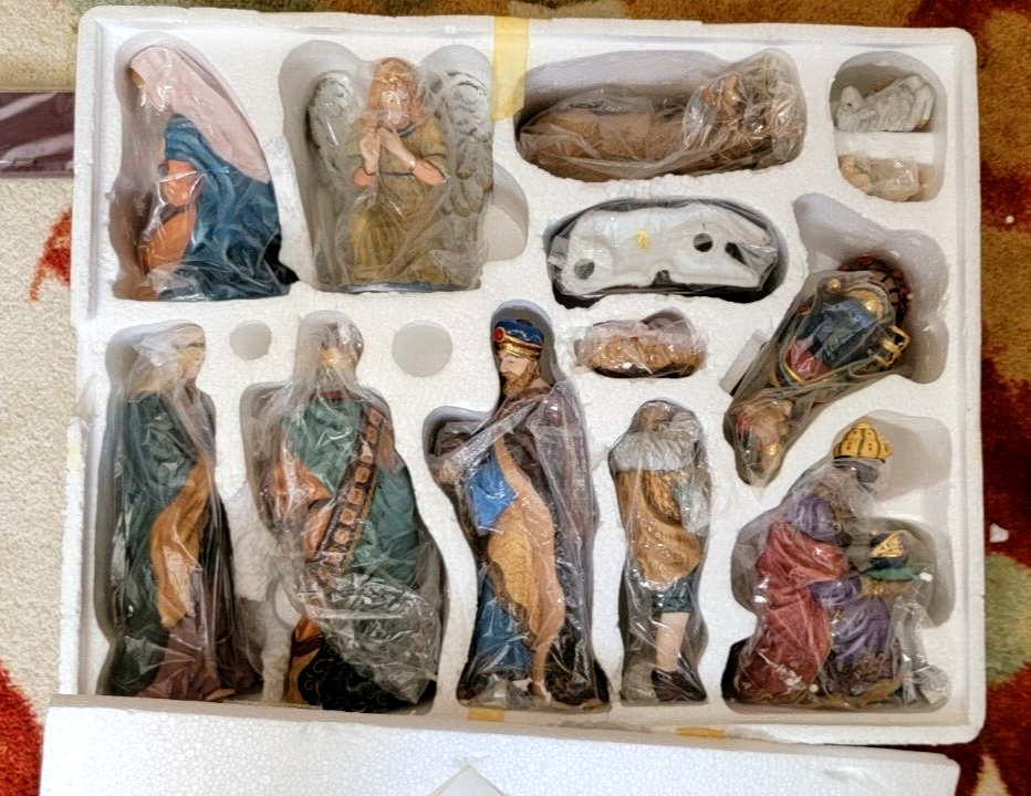 Kirkland Signature 13 Piece Porcelain Nativity Set With Wood Creche ...