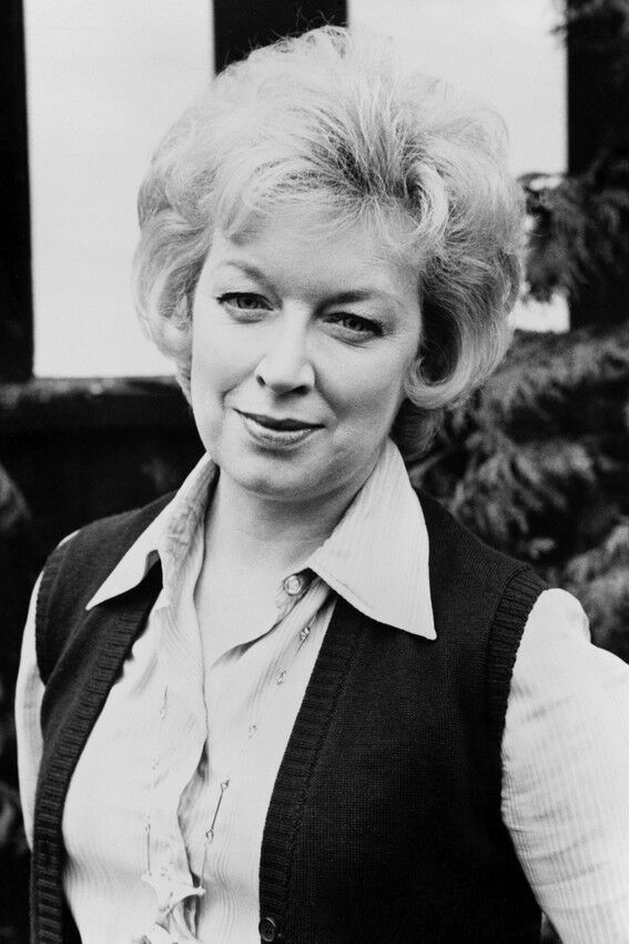 June Whitfield 11x17 Mini Poster rare Terry and June TV series - 2000-Now