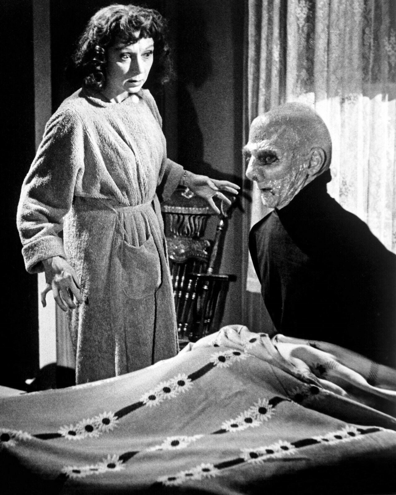 The Tingler 1959 Judith Evelyn faces parasite creature 8x10 inch photo ...