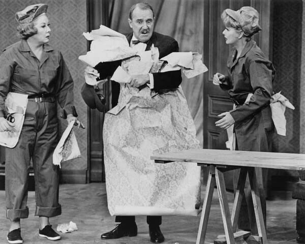 The Lucy Show Vivien Vance Gale Gordon & Lucille Ball wallpapering ...
