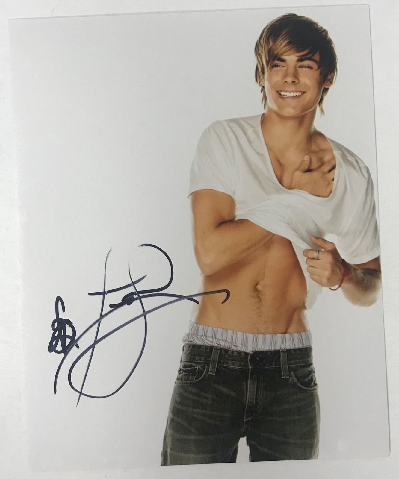 Zac Efron Signed Autographed Glossy 8x10 Photo - COA Card - Photographs