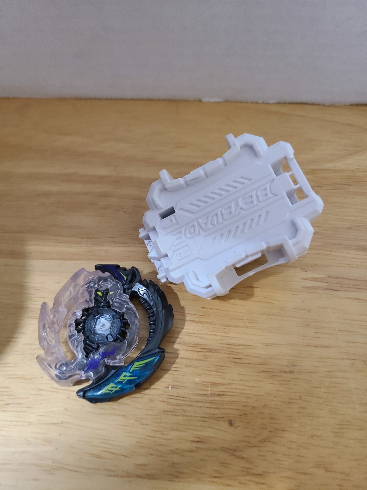 Beyblade Burst Evolution SwitchStrike Doomscizor D3 with Launcher - Other