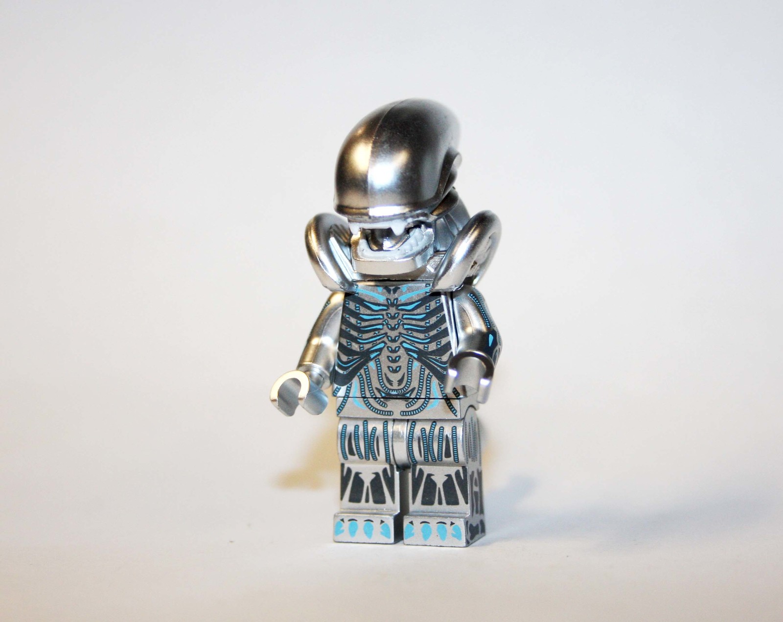 Movie Minifigure Alien Xenomorph Silver And Blue Horror Movie Monster ...