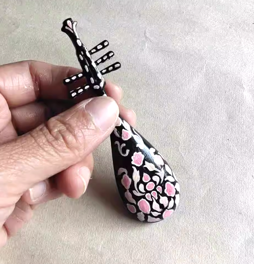 1:12 Chinese Ethnic Instrument Pipa（琵琶） for 1/12 Scale Doll / Art ...