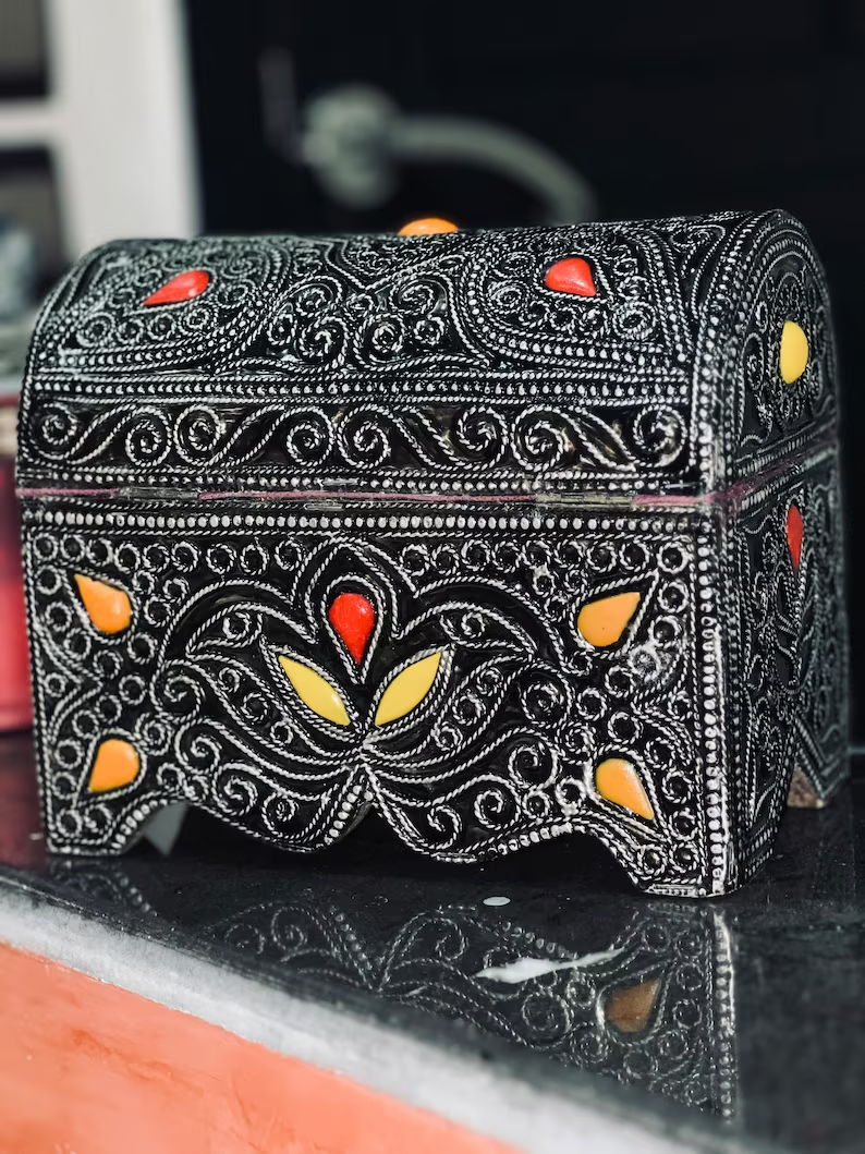 The art and beauty of a handcrafted Moroccan box, traditional Moroccan ...