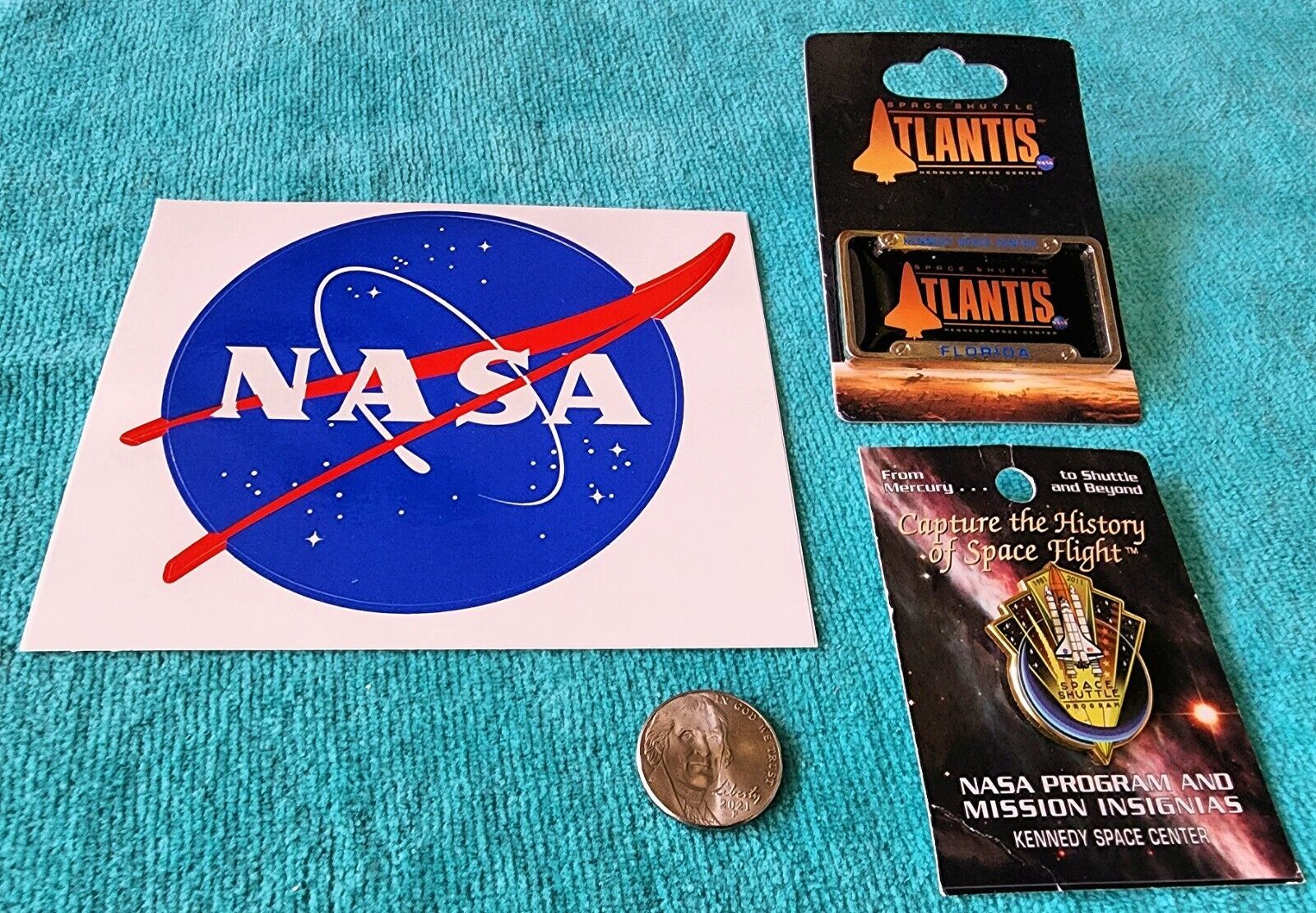 NASA - U.S. SPACE PROGRAM - 2 LAPEL PINS & NASA DECAL - ATLANTIS ...