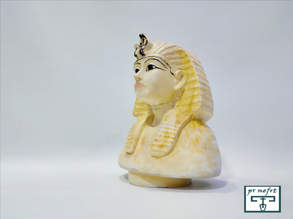 The lid of King Tutankhamun's Canopus jar. The head of King Tutankhamun ...