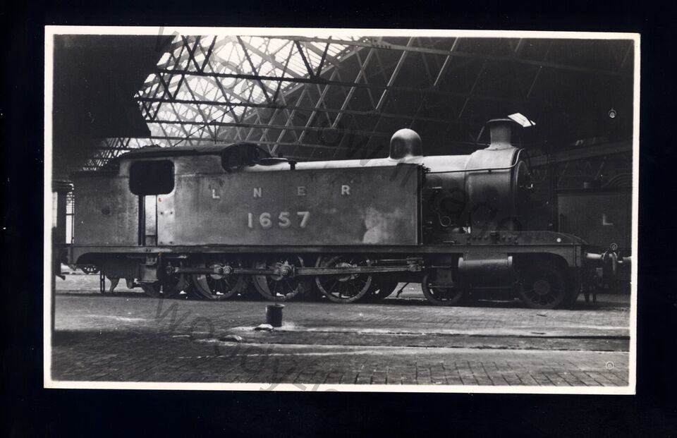 ry1915 - LNER Railway Engine No.1657 under cover, c1946 - photograph ...