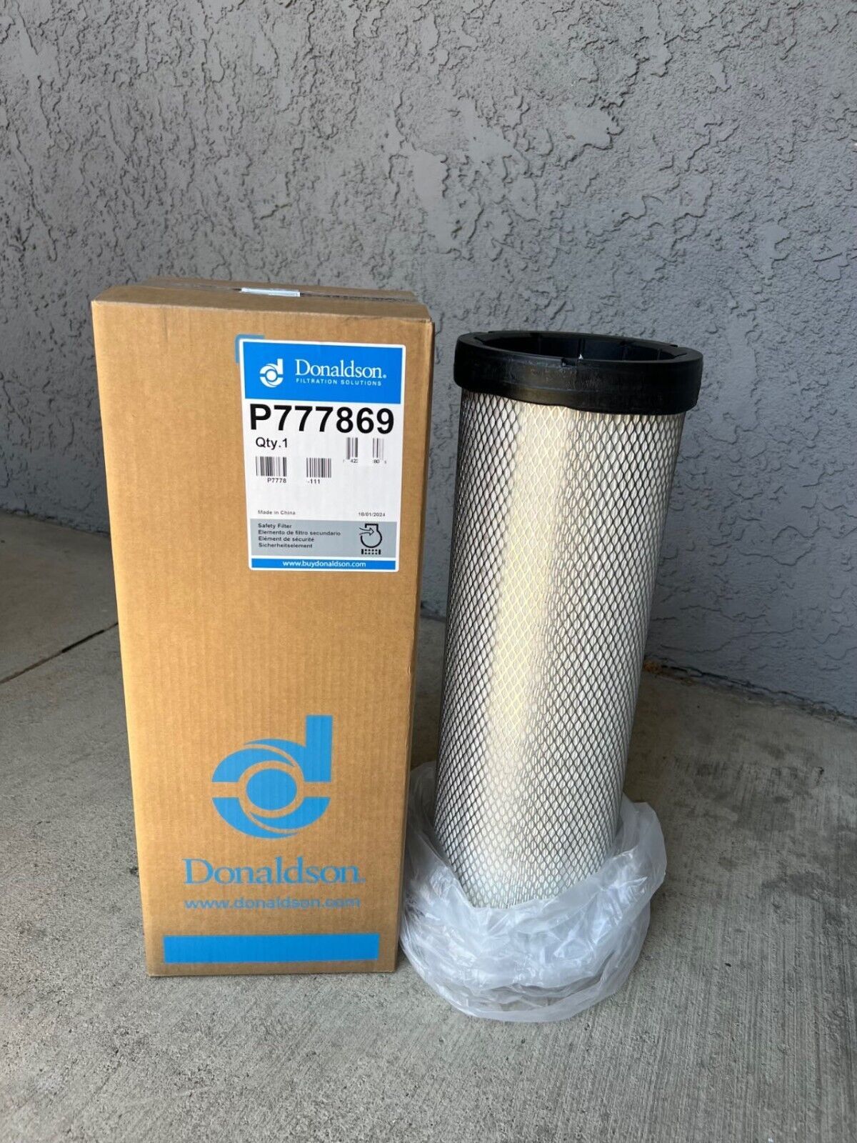 New In Box Donaldson P777869 AIR FILTER, SAFETY RADIALSEAL - Other ...