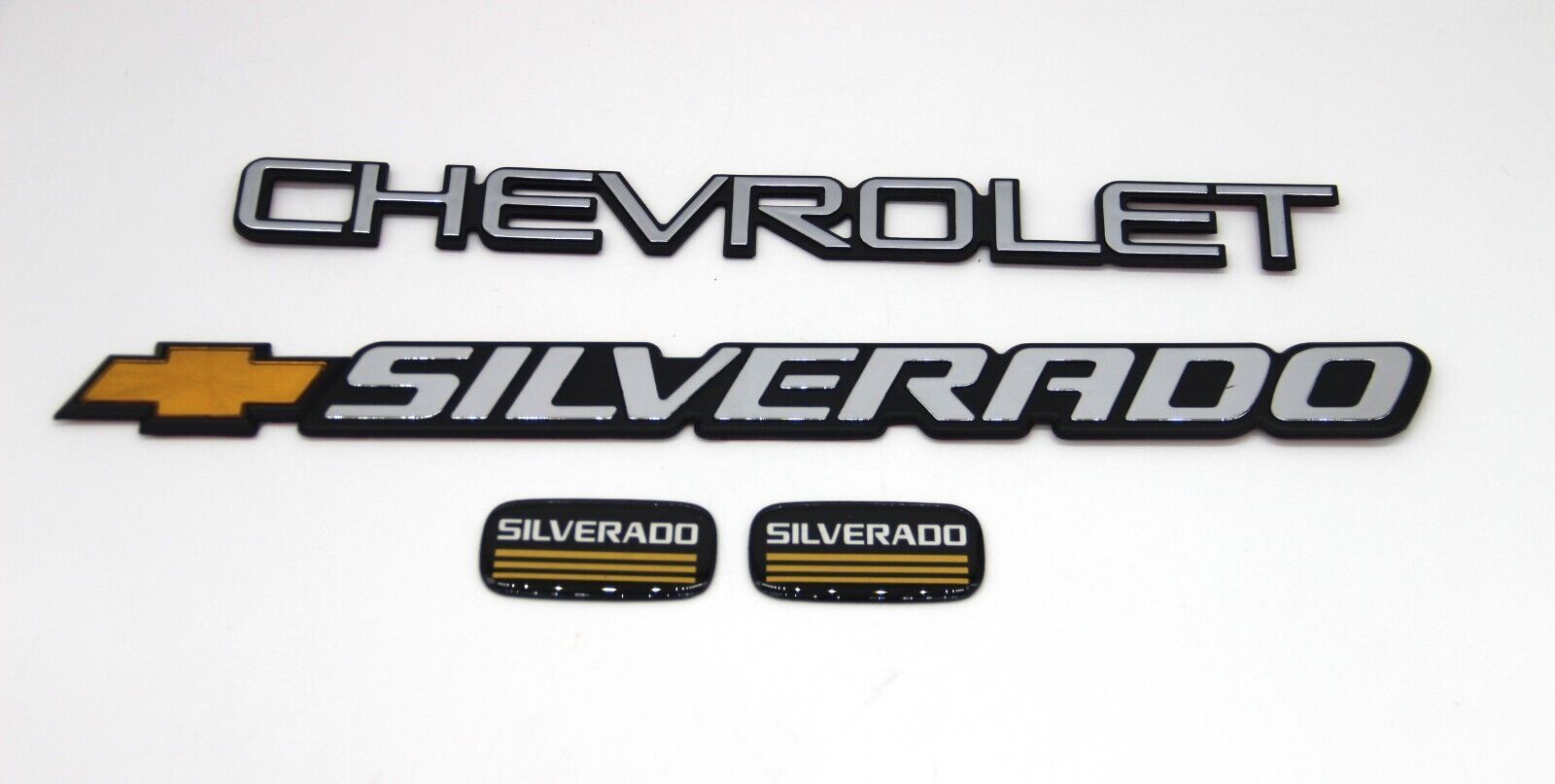 2005 Chevy Silverado tailgate emblems and decals - Emblems