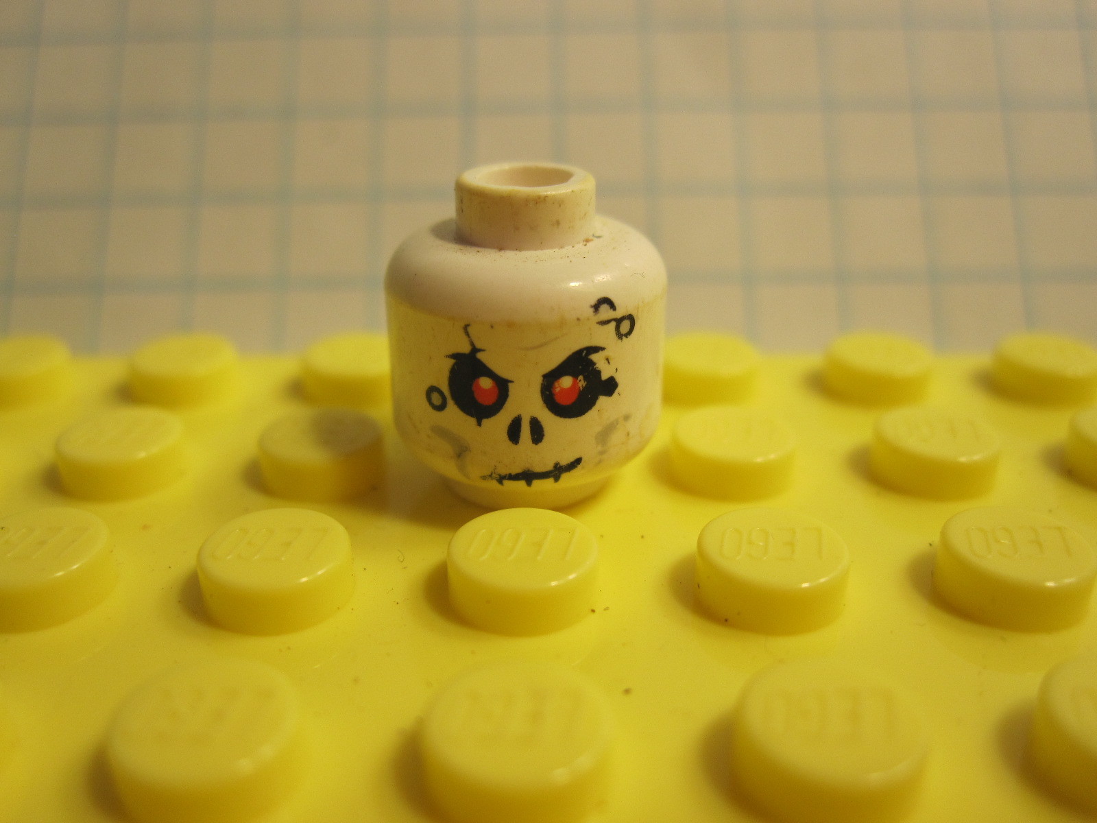 Lego Head #3626pb0523: White- Skull w/ and 50 similar items